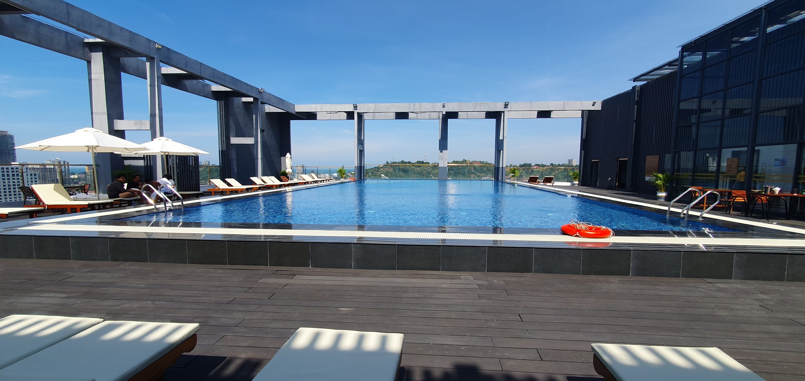 Infinity Rooftop Pool - Legend Hotel & Resort Sihanoukville
